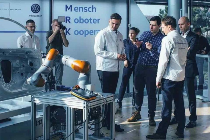 SoftServe y Wandelbots revolucionan la forma en que los robots ...